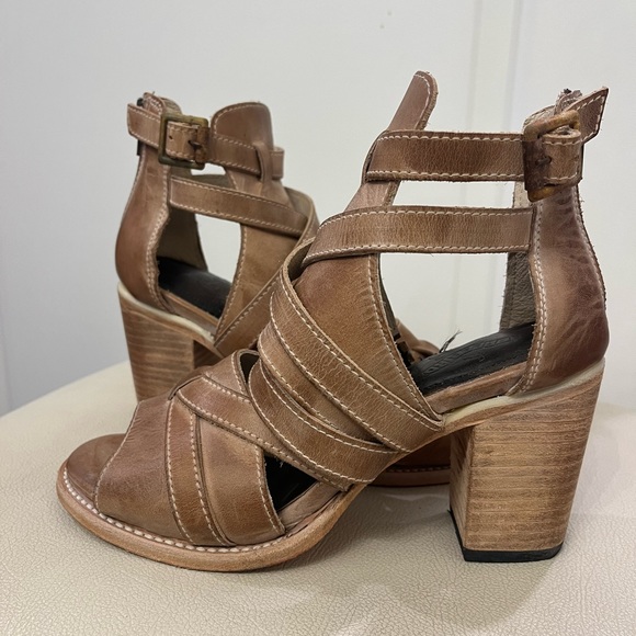 Freebird by Steven | Shoes | Freebird Claw Womens Tan Leather Block Heel Ankle Strap Sandals ...